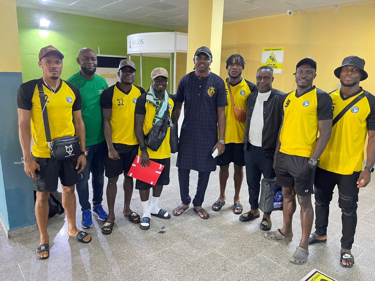 Enyimba return to warm welcome from Kanu - EnyimbaFC.net - The Official ...
